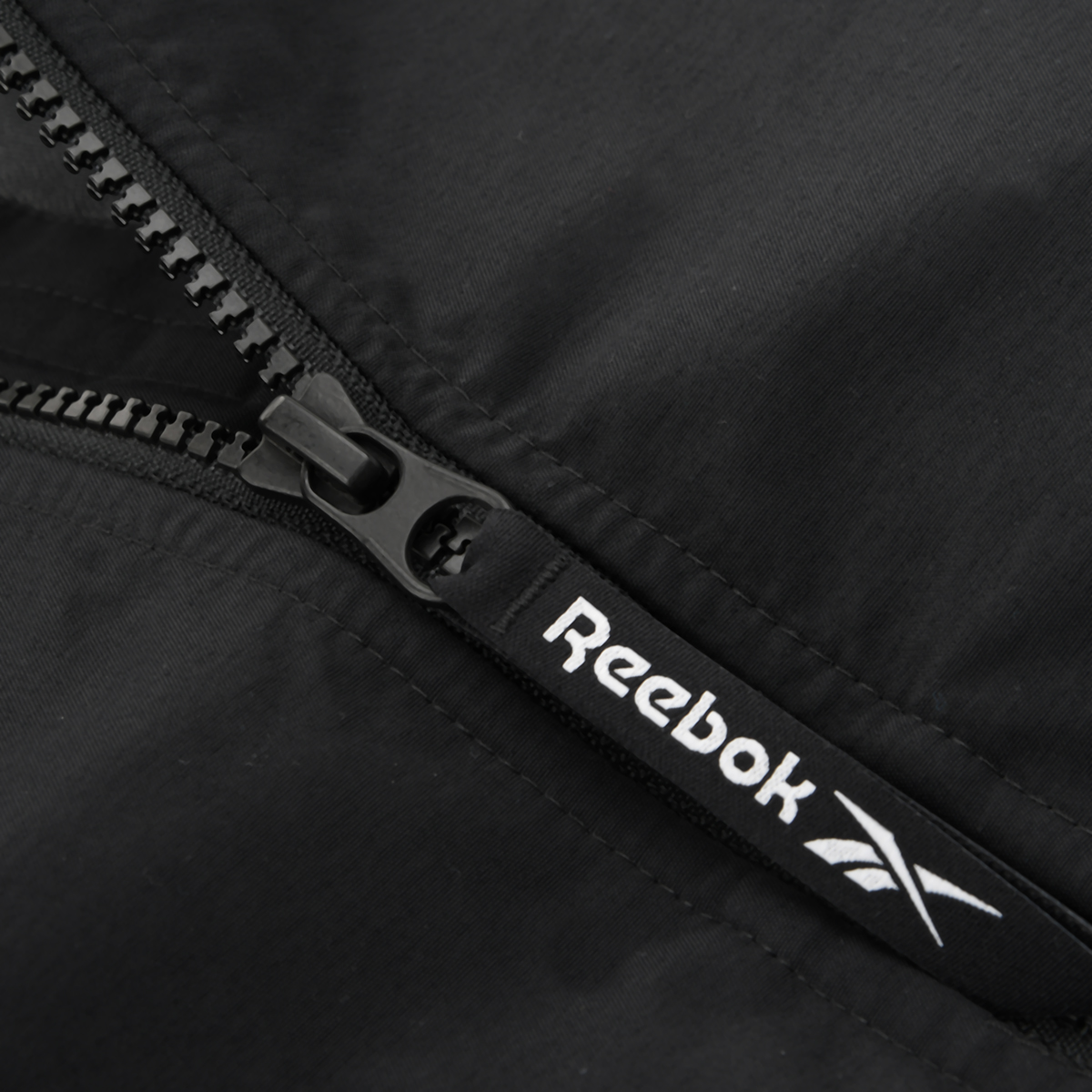 Campera urbana Reebok Outerwear Shell Performance Unisex | Moov